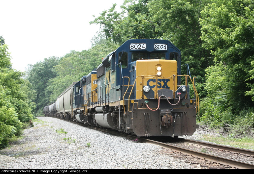 CSX 8024 and train D777